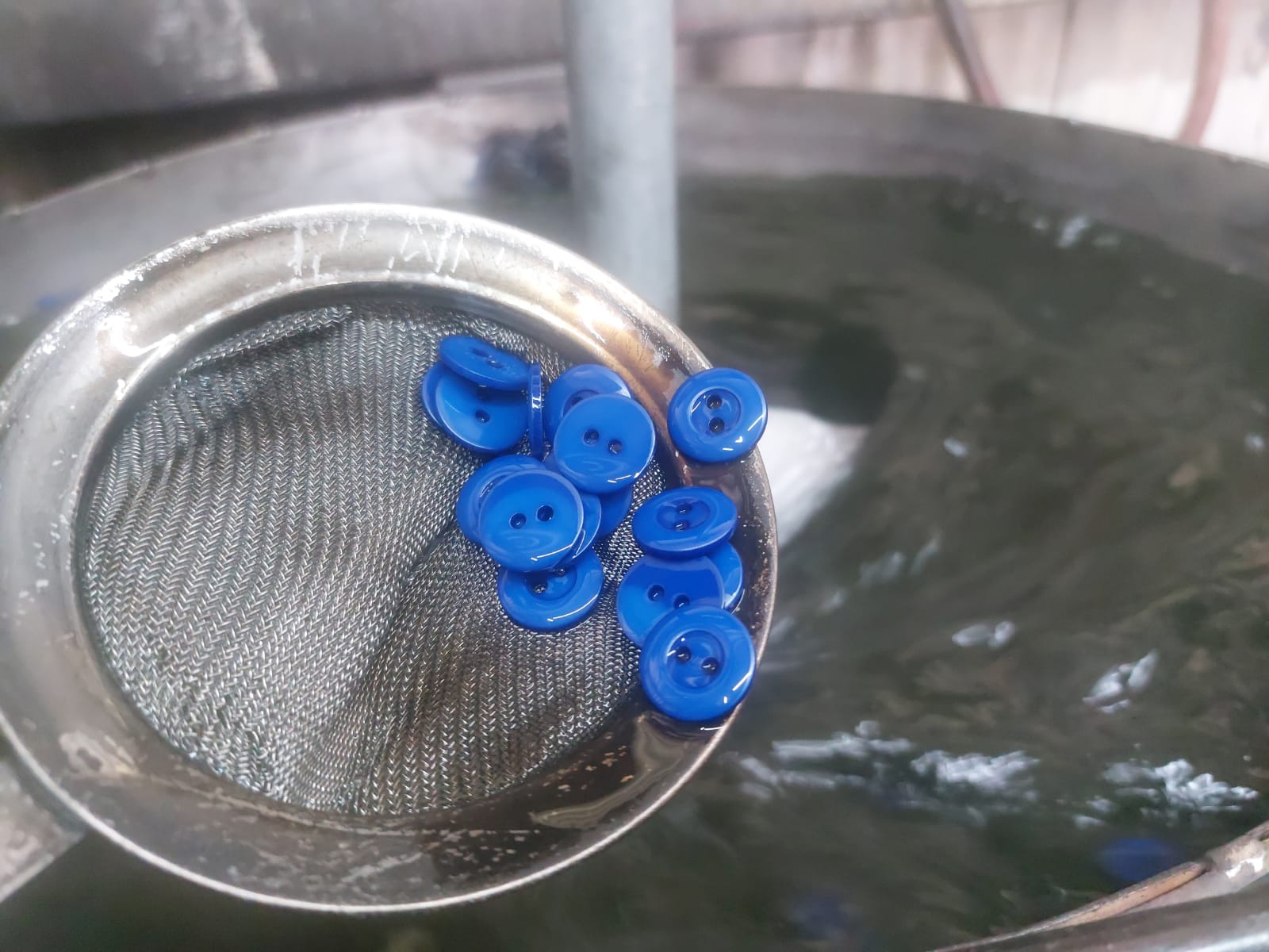 Button Dyeing | superibobuttons.com